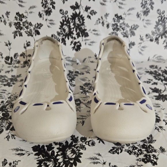 CROCS | Shoes | Crocs Flats Elegant Minimalist Design B4 | Poshmark